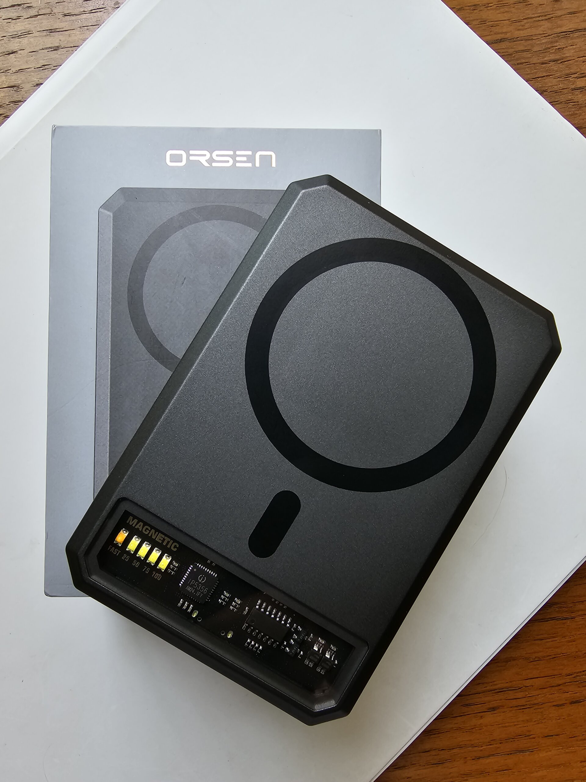 รีวิวเล่นๆ พาวเวอร์แบงค์-ชาร์จไร้สาย - iJournalist